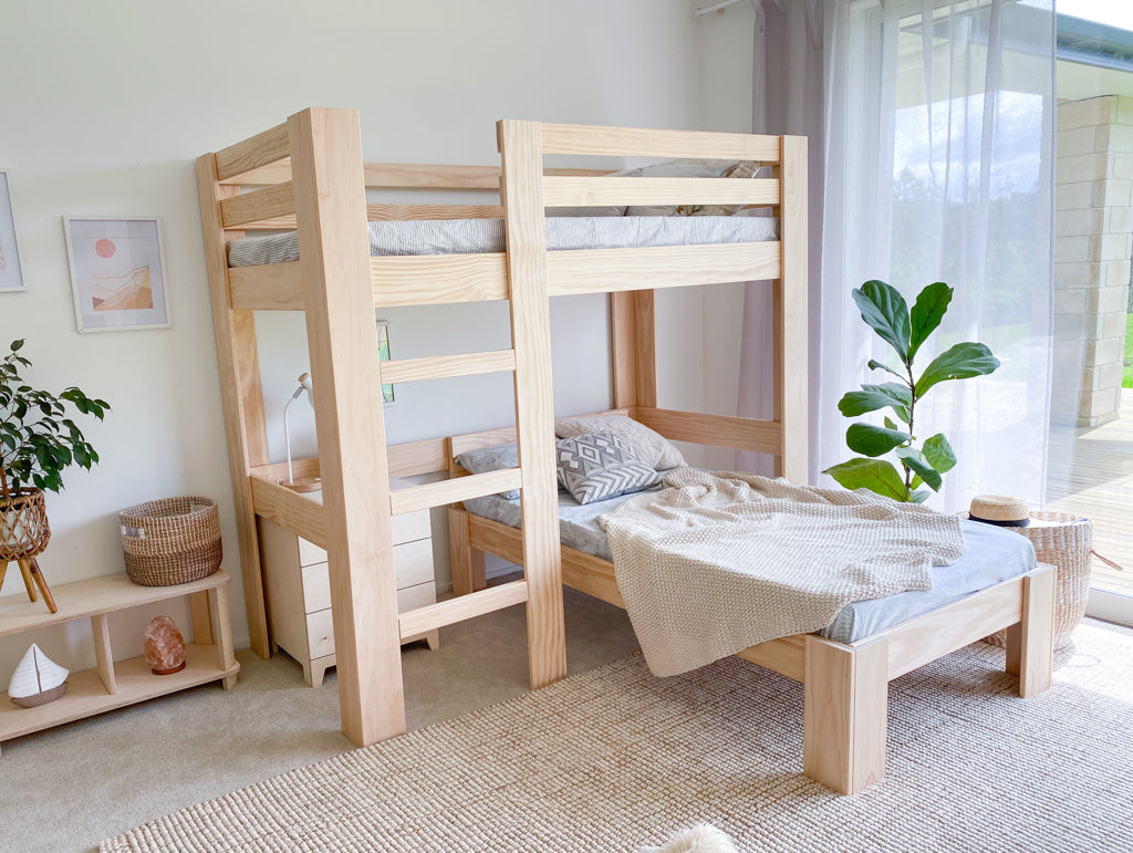 Classic L-shaped bunk bed PINE – Magic of wood NZ