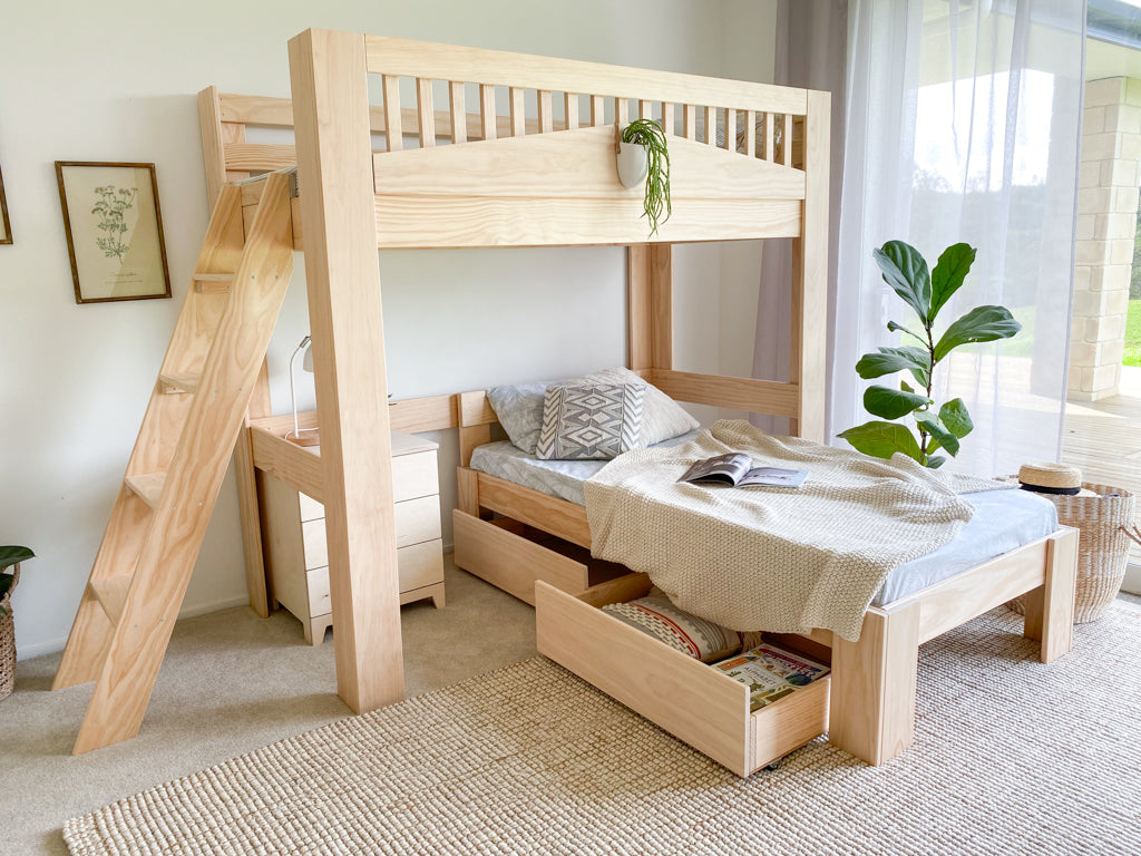 Cozy L-shaped bunk bed PINE – Magic of wood NZ