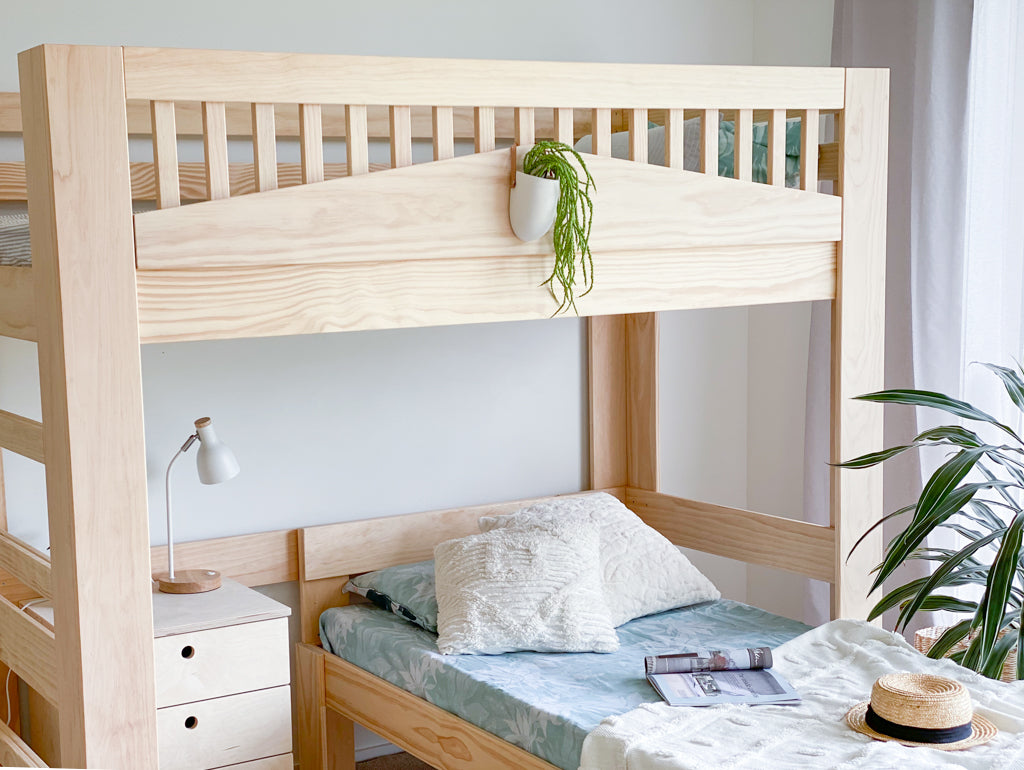 Cozy L-shaped bunk bed PINE – Magic of wood NZ